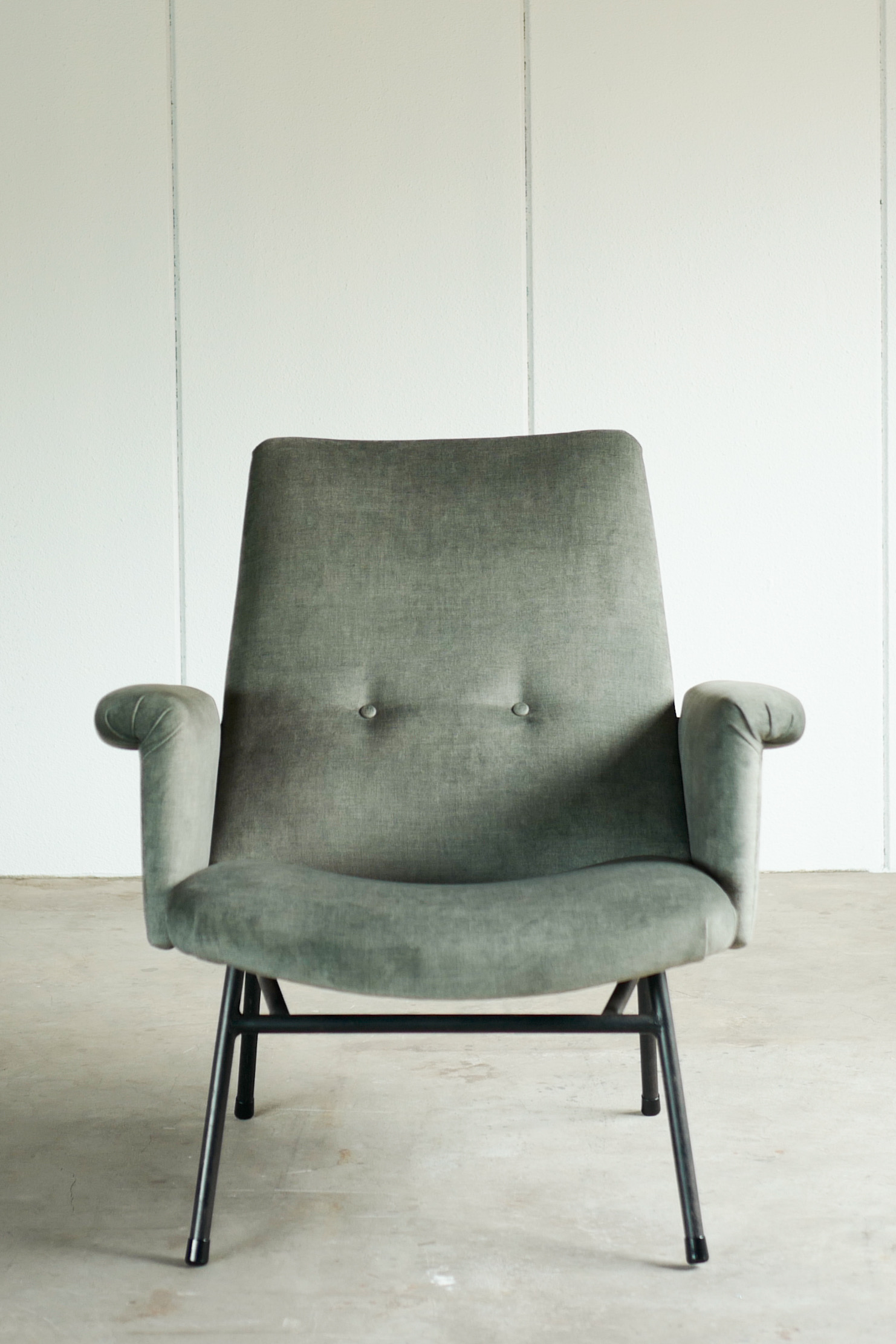 Pierre Guariche / SK660 Arm Chair Moquette green - HARRYS ANTIQUE ...